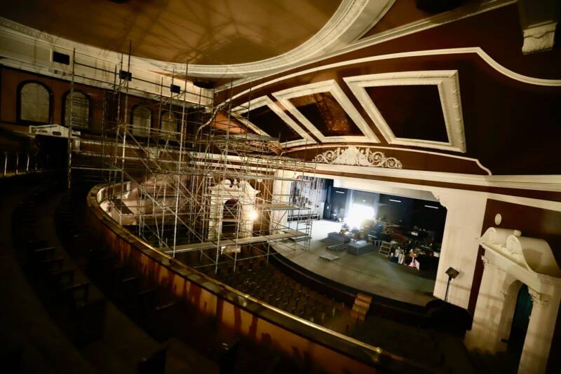 Bien encaminadas las reparaciones en el Teatro la Perla | Periódico El ...